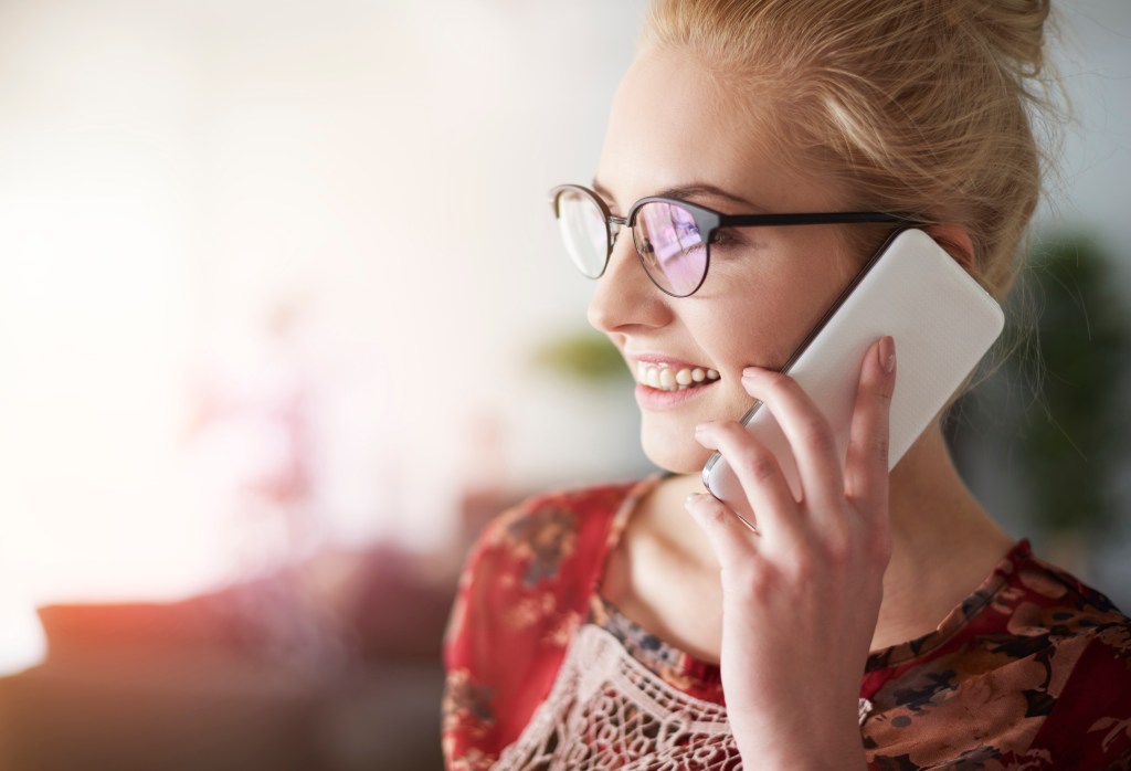 35 Examples of a Professional Voicemail Greeting With Tips